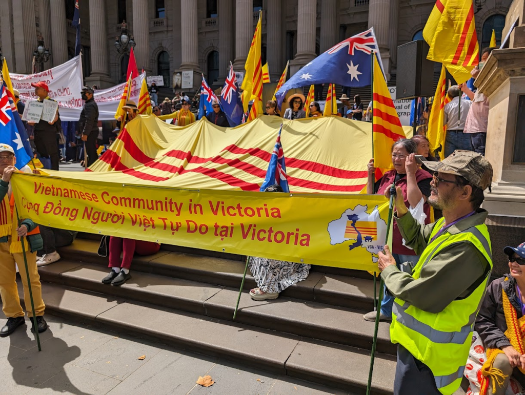Biểu tình chống phái đoàn CS Việt Nam và các nhà lãnh đạo độc tài Đông ...