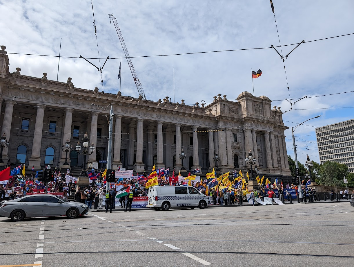 Biểu tình chống phái đoàn CS Việt Nam và các nhà lãnh đạo độc tài Đông ...