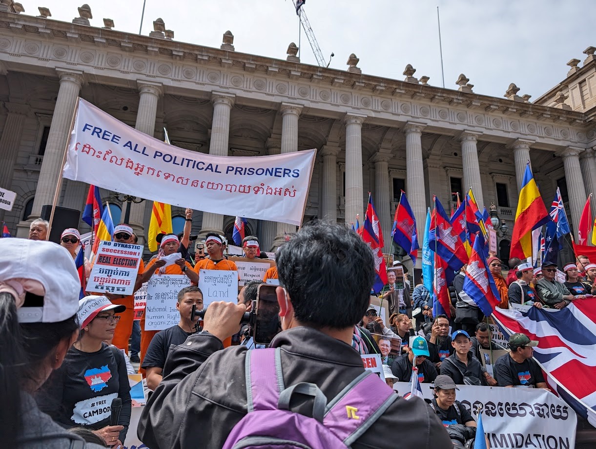 Biểu tình chống phái đoàn CS Việt Nam và các nhà lãnh đạo độc tài Đông ...